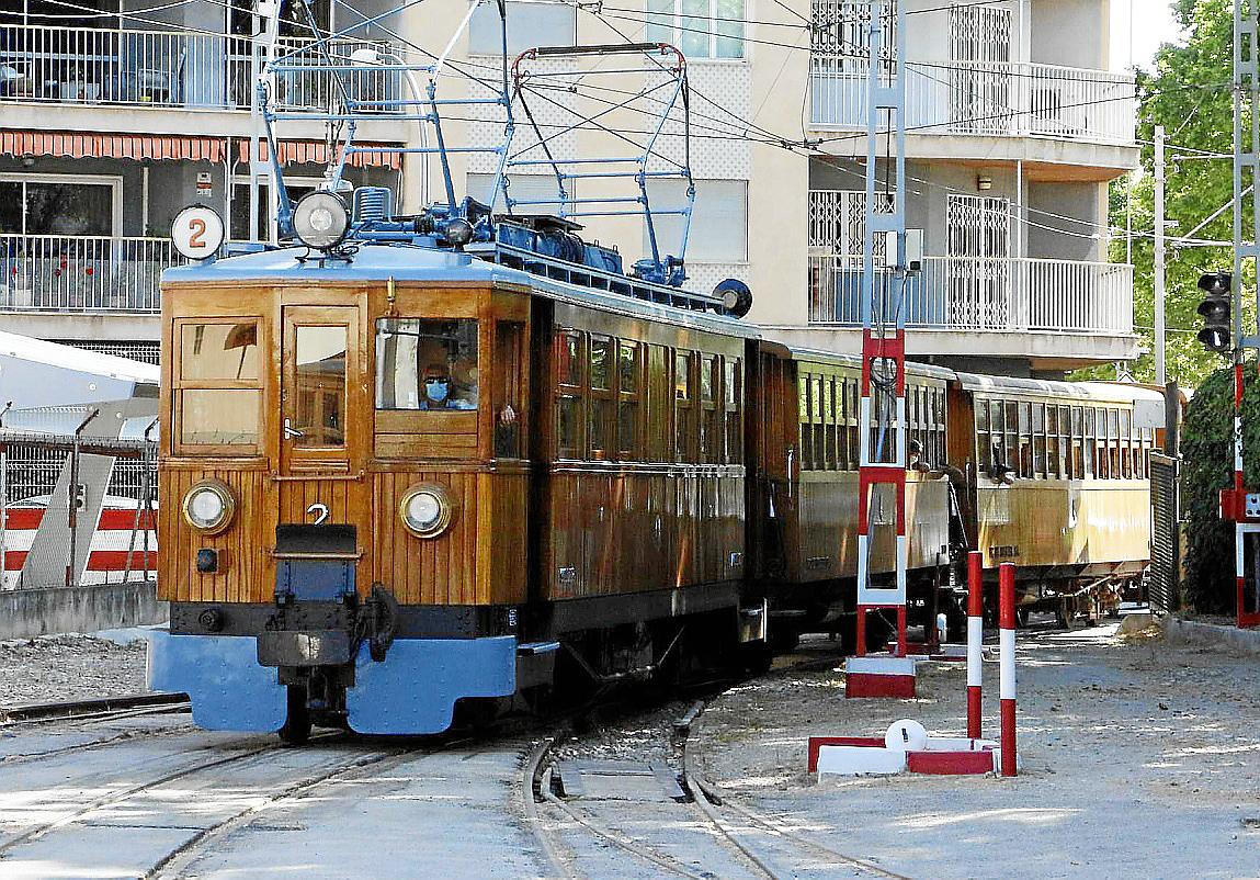 Der „Rote Blitz” rattert wieder nach Sóller
