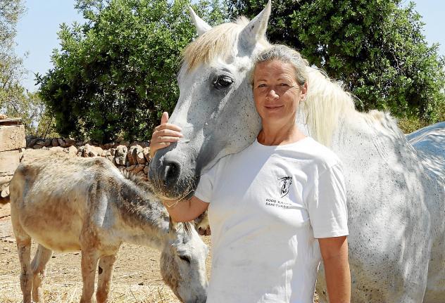 Diese Niederländerin setzt sich auf Mallorca für Vierbeiner ein