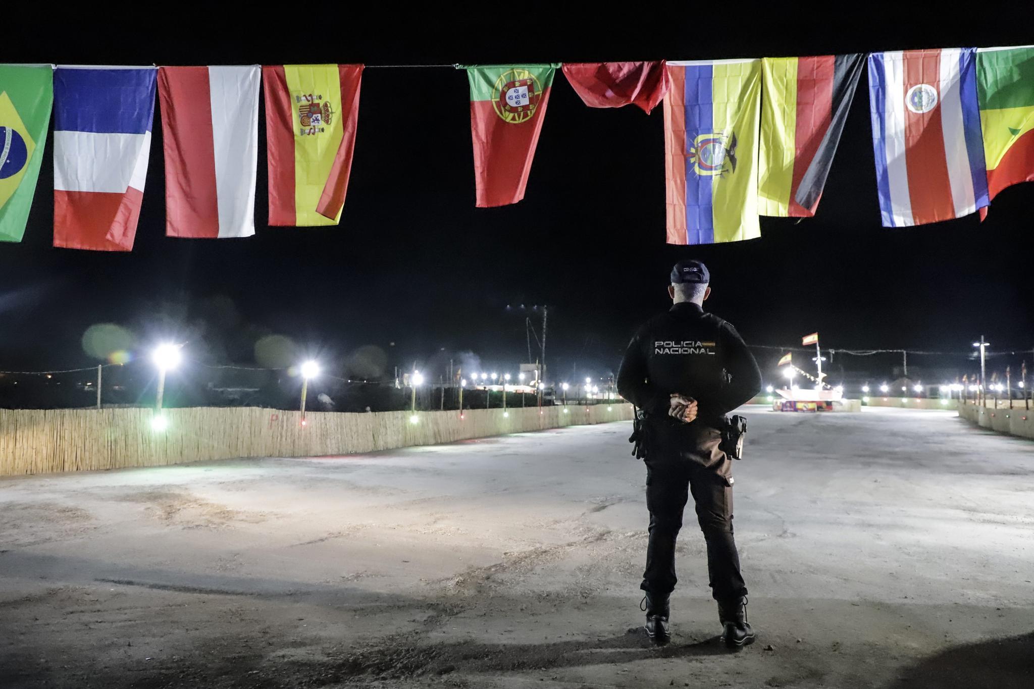 Neue Teerpiste, alles beleuchtet und sauber, "es wird wie Las Vegas ...