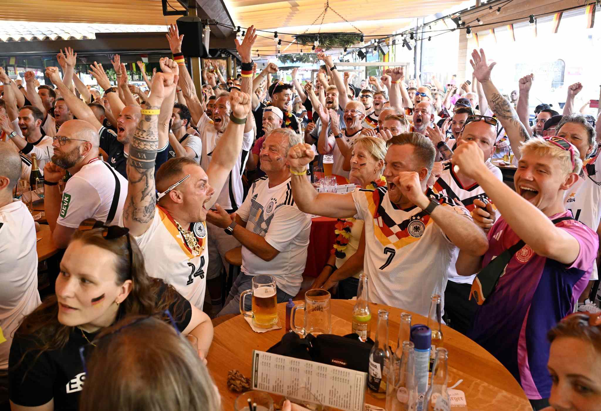 Fotogalerie: Bier, Sangria und Jubel ohne Ende: So feierten deutsche ...