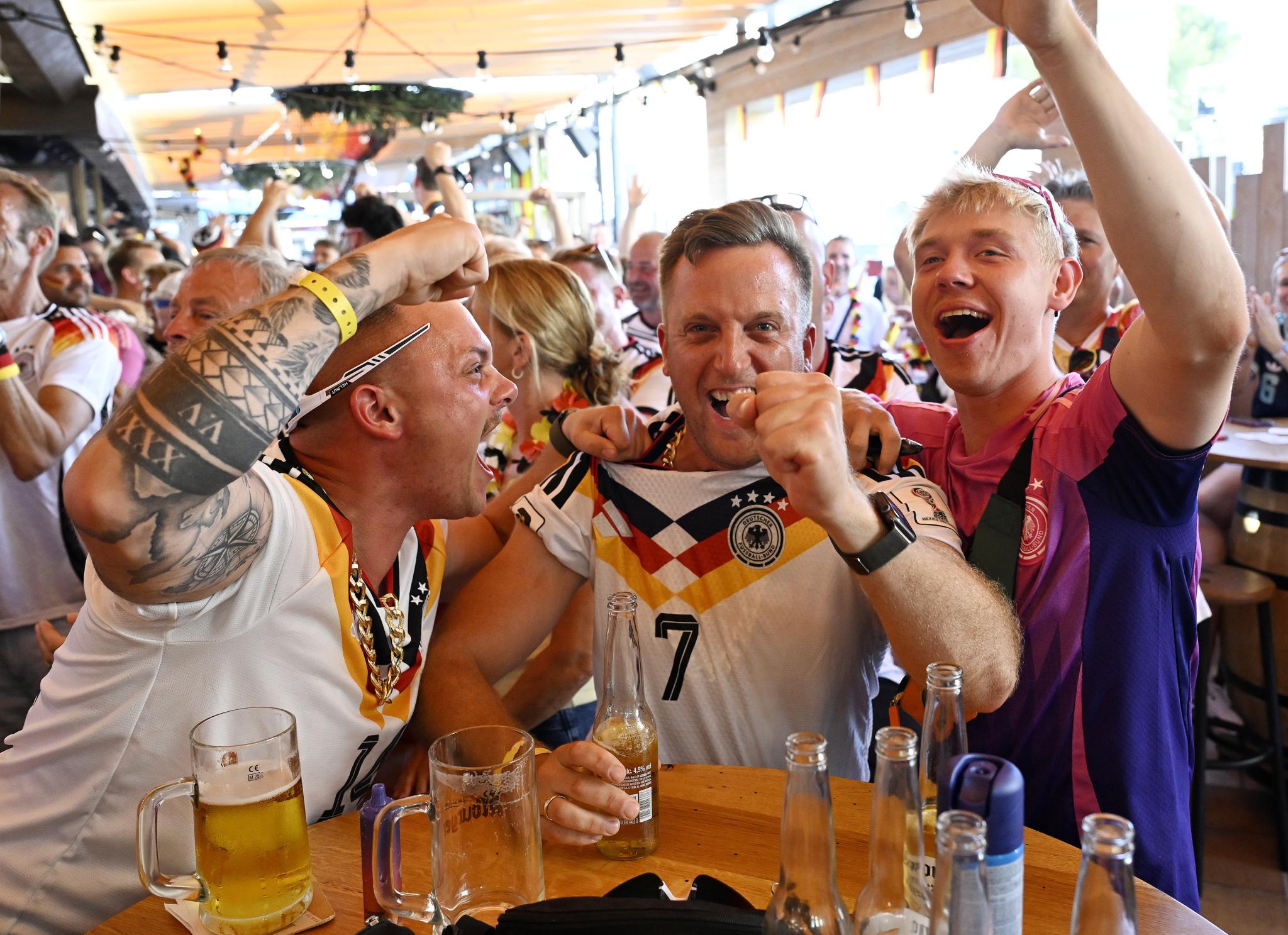 Fotogalerie: Bier, Sangria und Jubel ohne Ende: So feierten deutsche ...