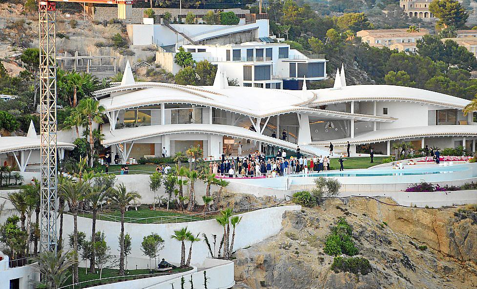 Luxuriöse Party hoch über der Cala Blanca