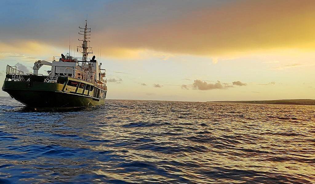 Greenpeace navigiert vor Mallorca